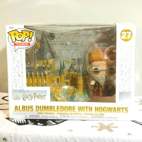 Funko | Toys | Funko Pop Town Harry Potter Albus Dumbledore With ...